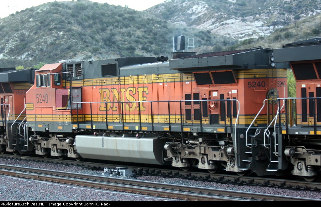 BNSF 5240